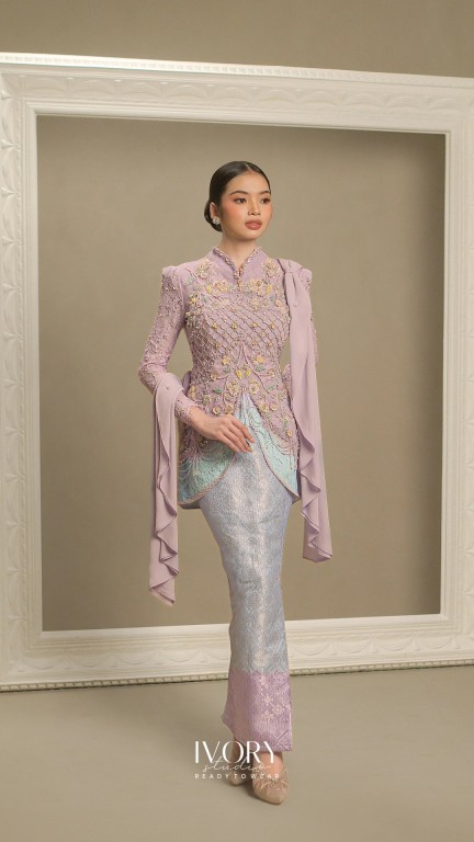 7 Model Atasan Brokat Simple Elegan