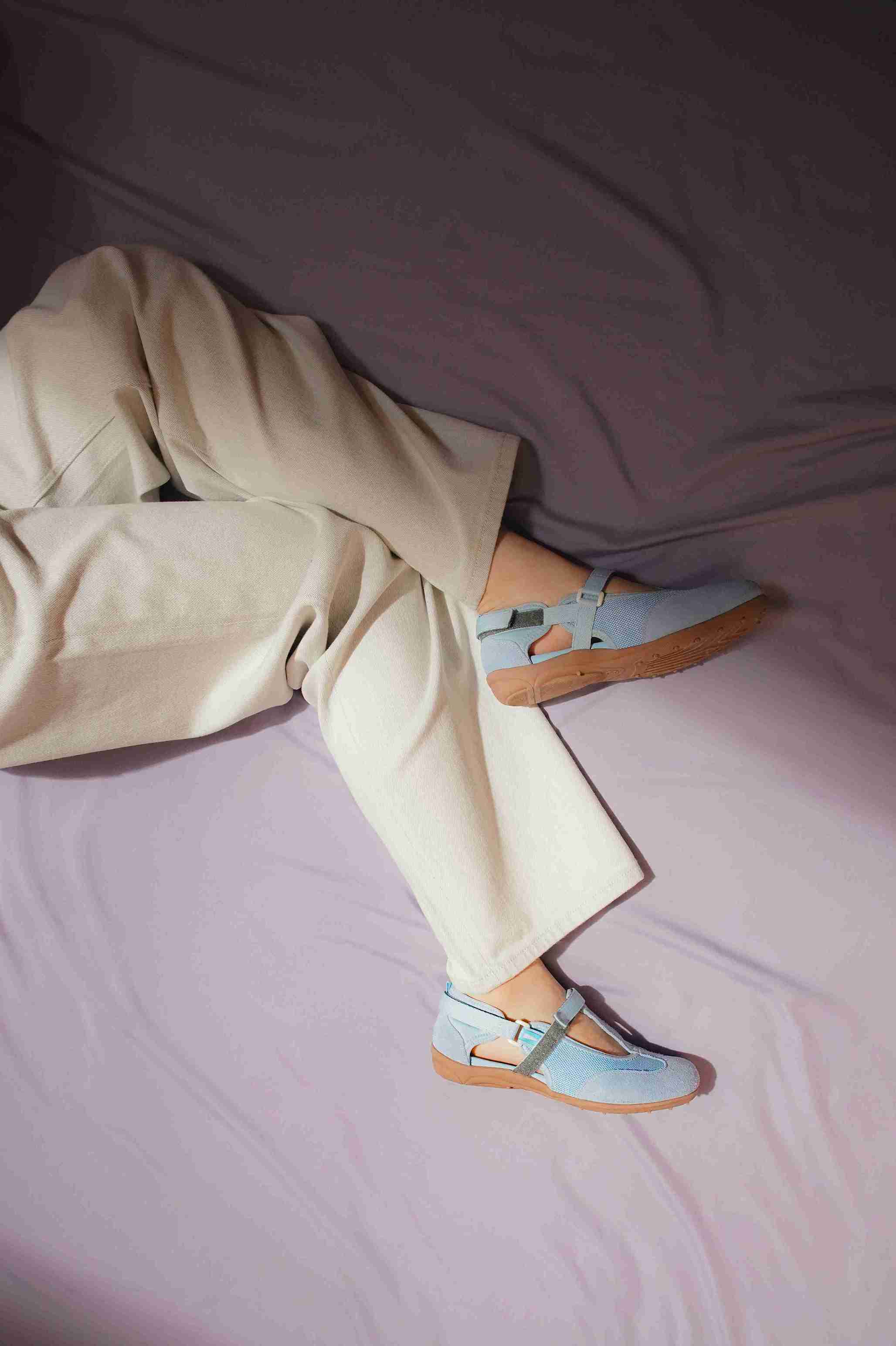 Perpaduan Suede & Mesh, Hijack Sandals Perkenalkan Flo! – KOMBI.ID