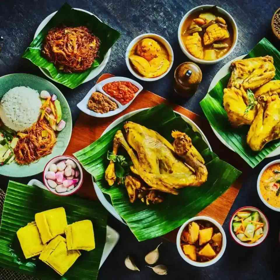 4 Rekomendasi Ayam Goreng Legendaris di Jakarta – KOMBI.ID