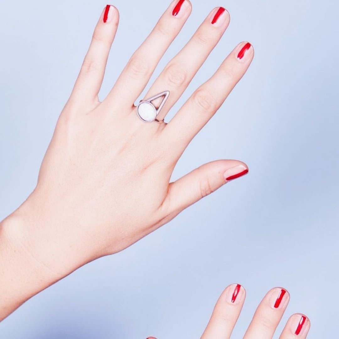 7 Desain Nail Art Merah yang Menawan untuk Setiap Acara!