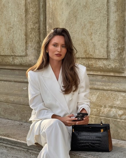 6 Cara Makeup Sesuai Warna Baju Agar Selaras