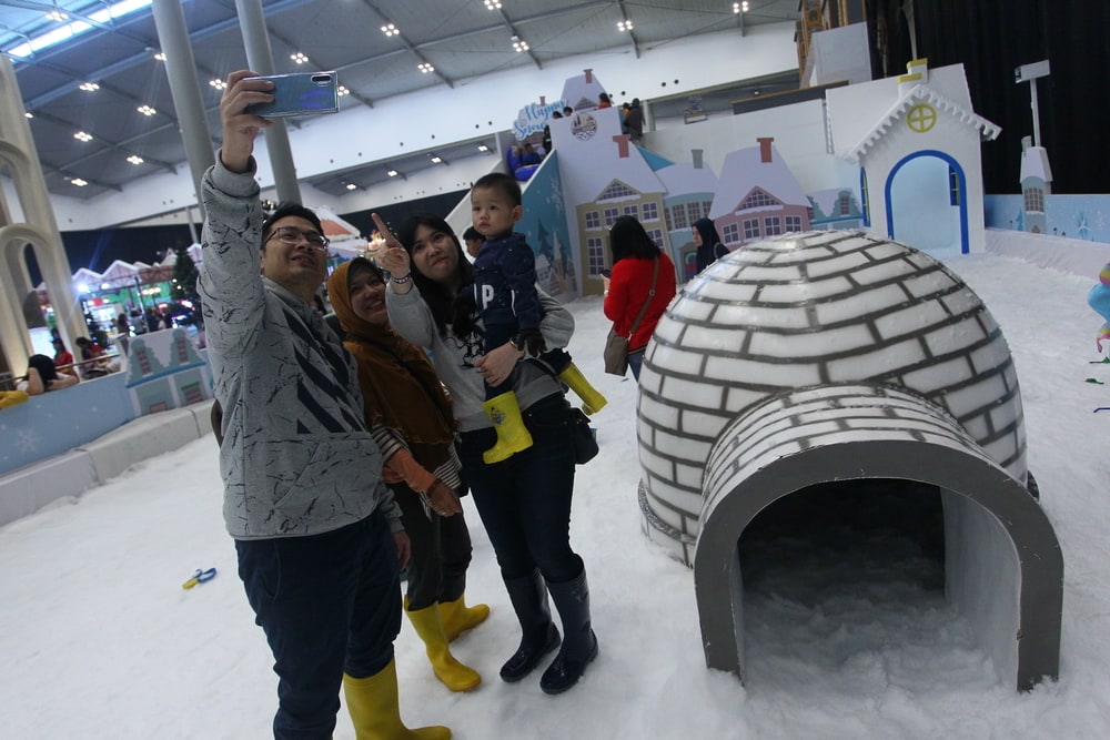 Resmi Dibuka, ICEFEST Hadirkan Wisata 'Winter Village'