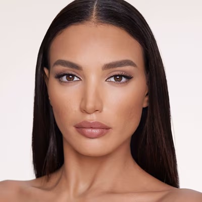 Ciptakan Gaya Makeup Mocha Mousse dari Warna Pantone 2025