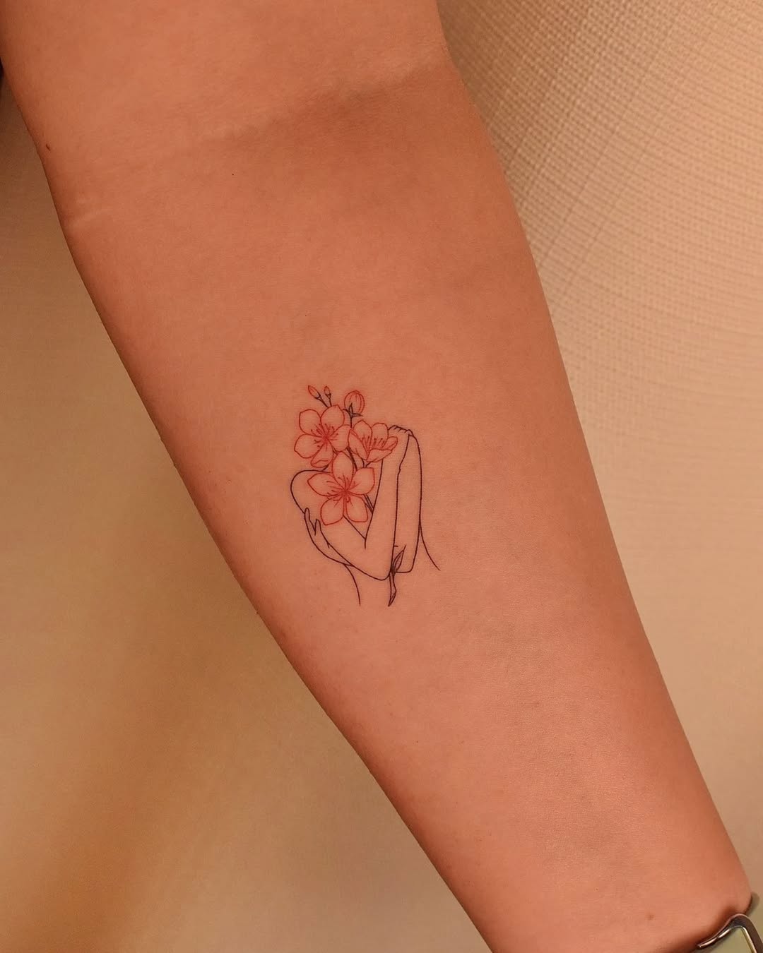 8 Inspirasi Tato Kecil di Tangan yang Super Aesthetic! – KOMBI.ID