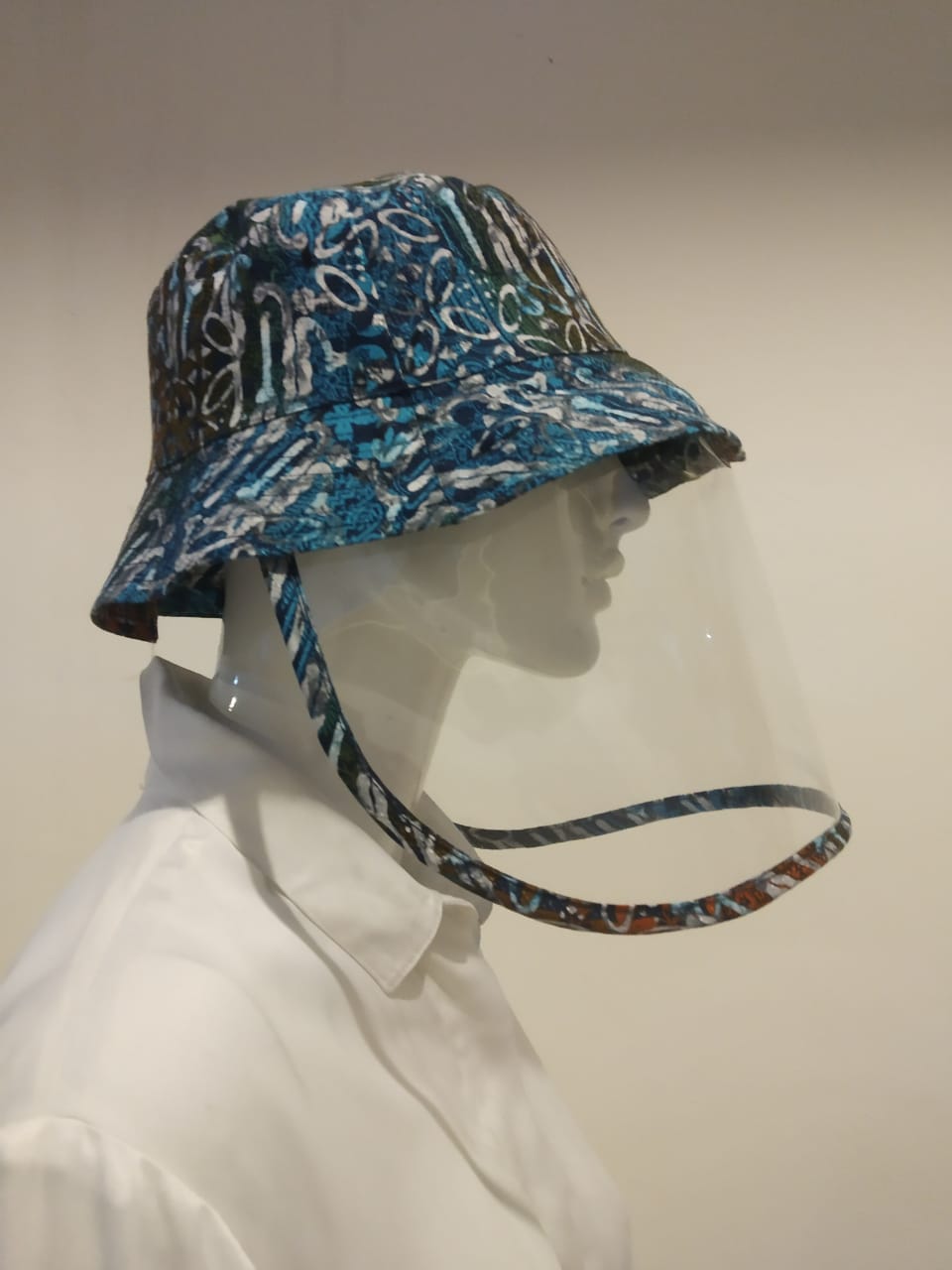 Alleira Luncurkan Topi Pelindung Corona Yang Unik dan Modis