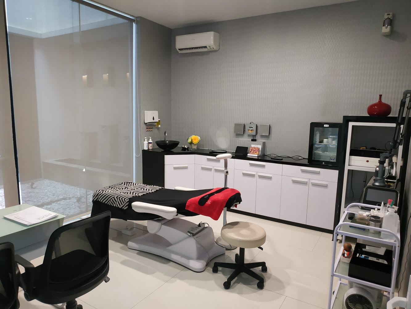 'One Stop Beauty Care' di POISE Aesthetic & Soul Clinic