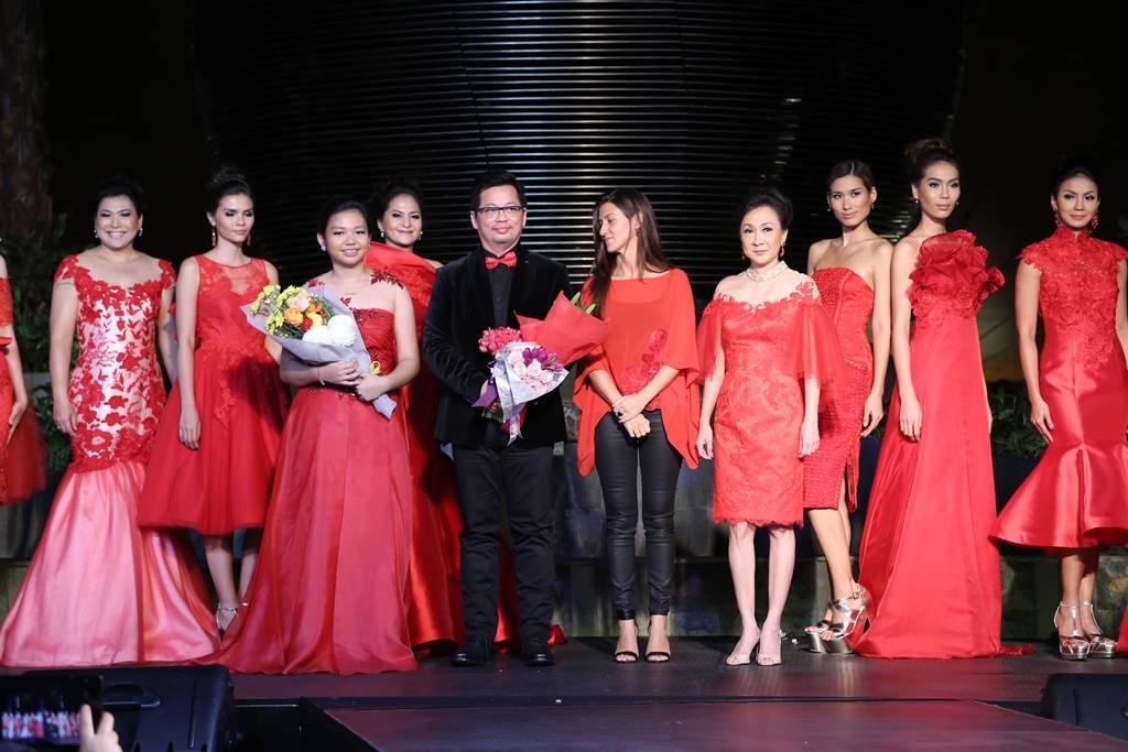 Peragaan Busana Klasik dan Elegan